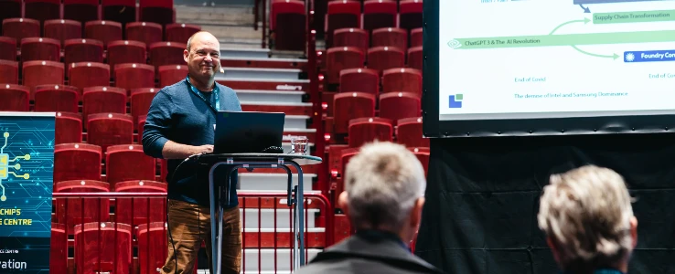 Claus Aasholm o zawirowaniach i tsunami w łańcuchu dostaw chipów